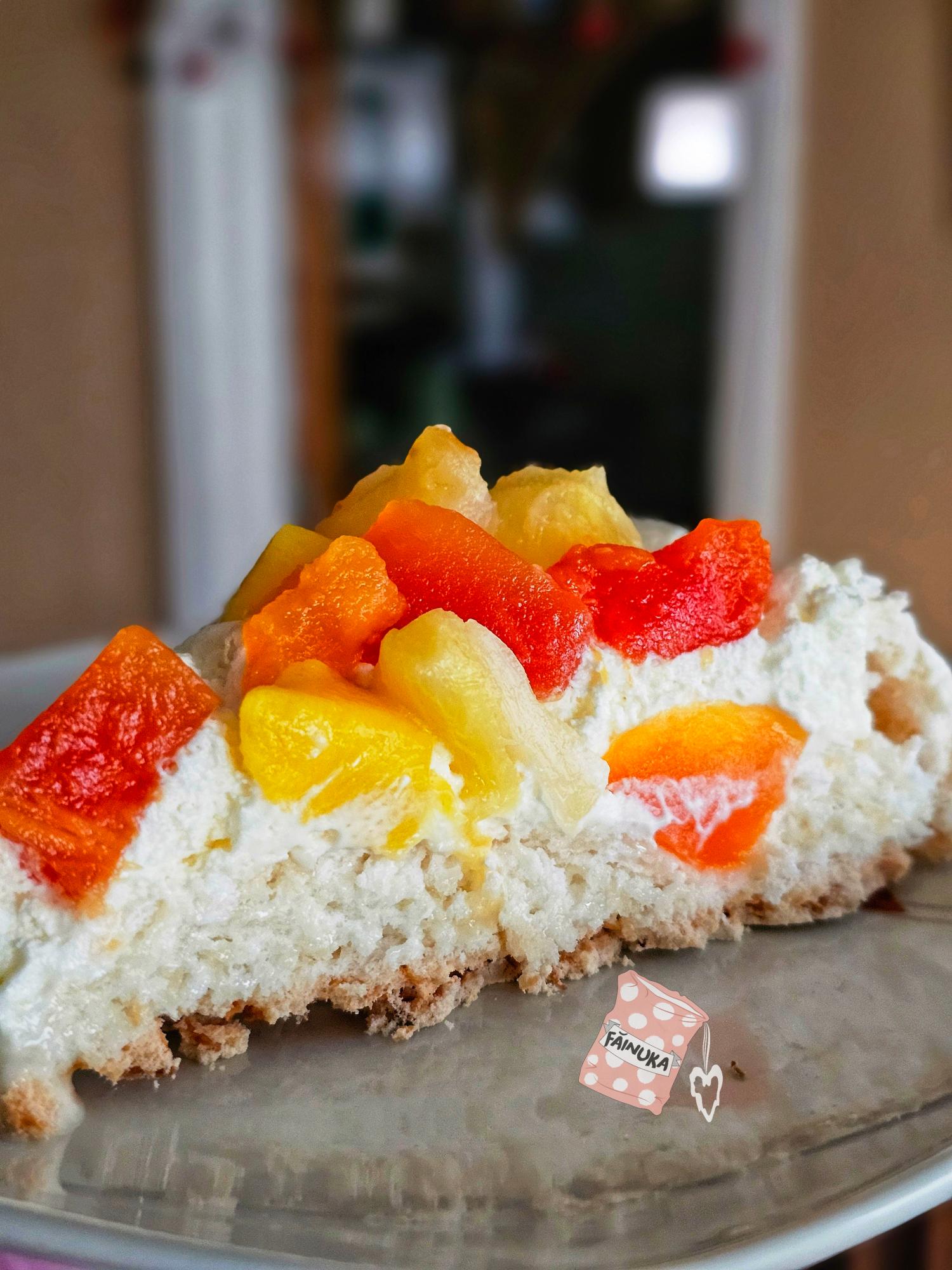 Pavlova cu nuca de cocos si fructe exotice – Făinuka